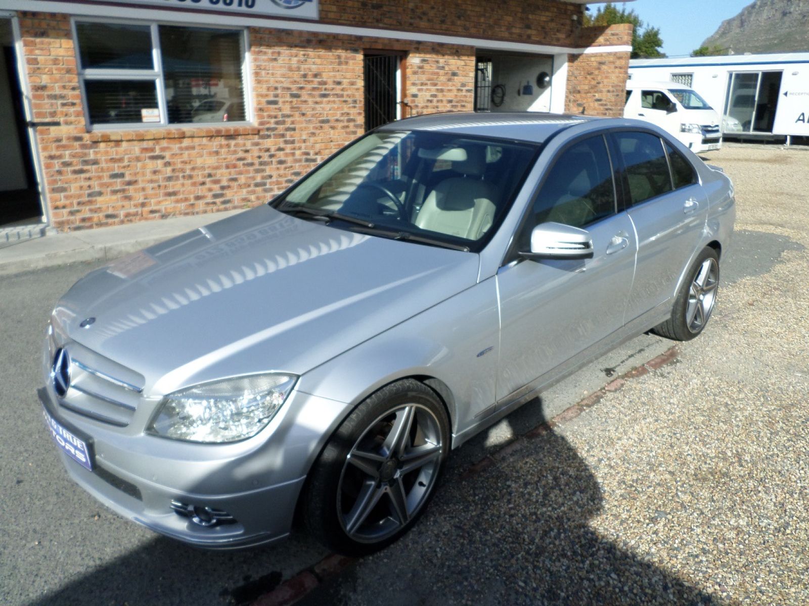 Tried&True Motors C-CLASS SEDAN C180 CGI BE AVANTGARDE A/T